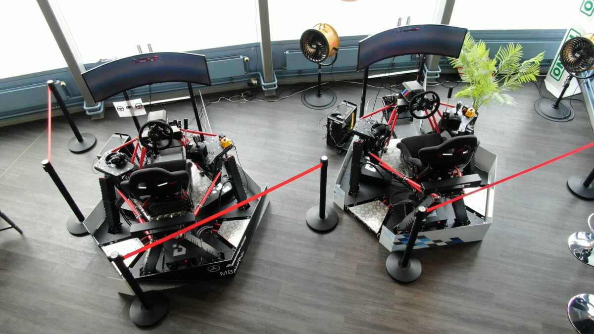 SIM RACE CAFE - Qubic System Simulator