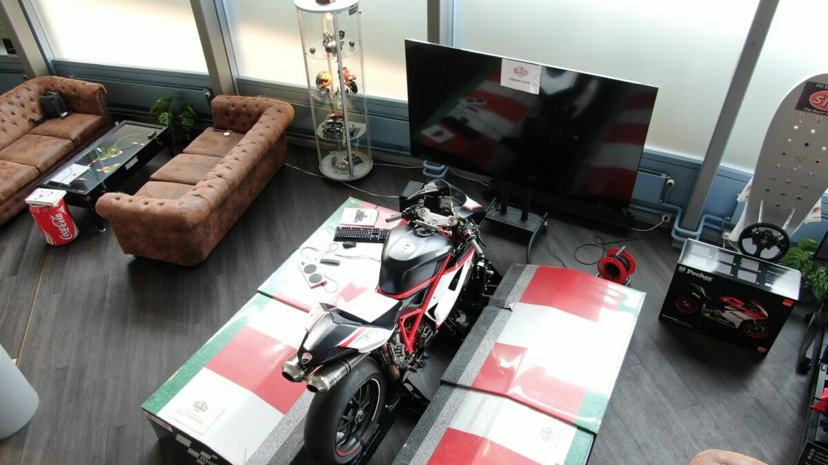 SIM RACE CAFE - Qubic System Simulator