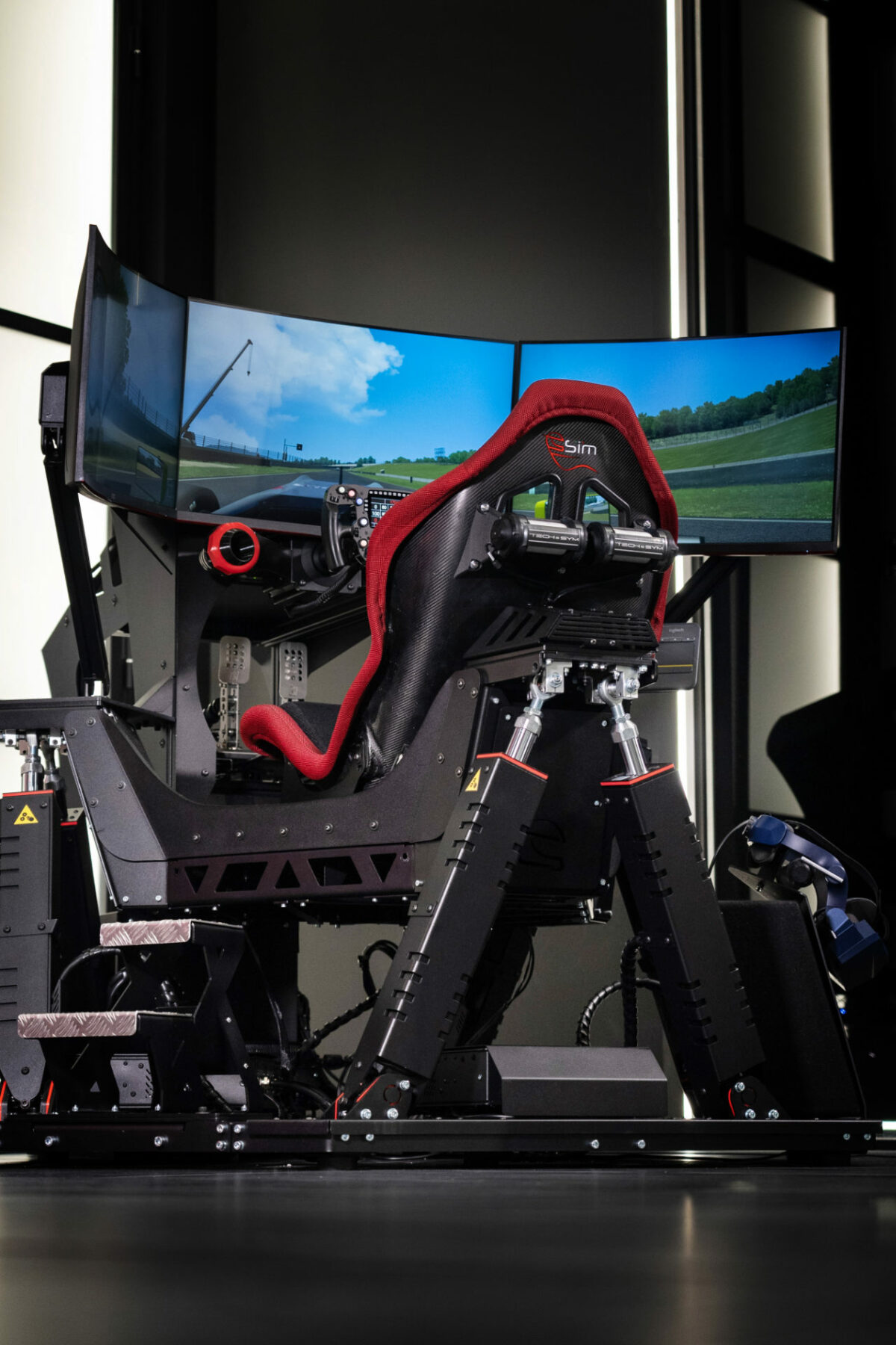 Sim Maranello built their new RST 6DoF racing simulator - Qubic System ...